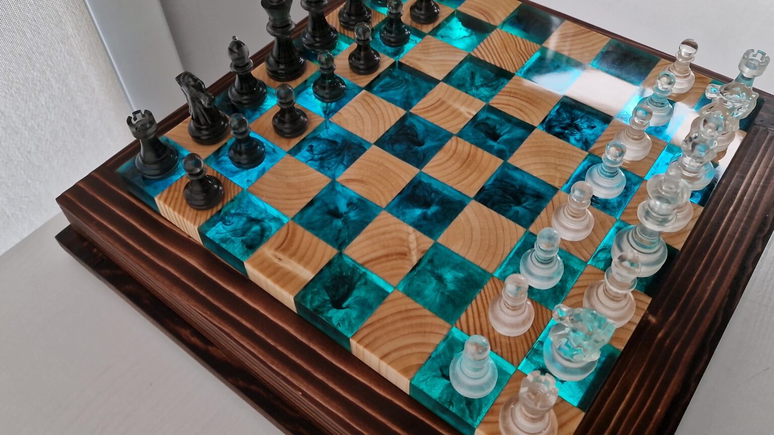 Chess of Wood and Epoxy with Floating effect and LED - woodseasonstore.com